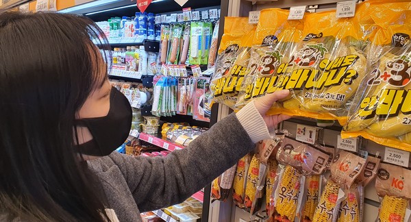 고물가 잡는 편의점...이마트24·GS25 PB상품 인기