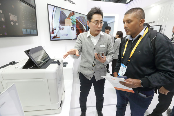 KT 로봇, MWC 2023 누빈다
