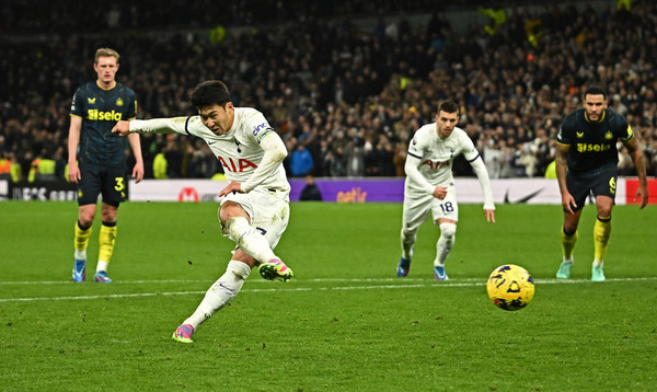 손흥민, EPL 8시즌 연속 두자릿수 득점…'1골 2도움'으로 토트넘 4-1승 이끌어