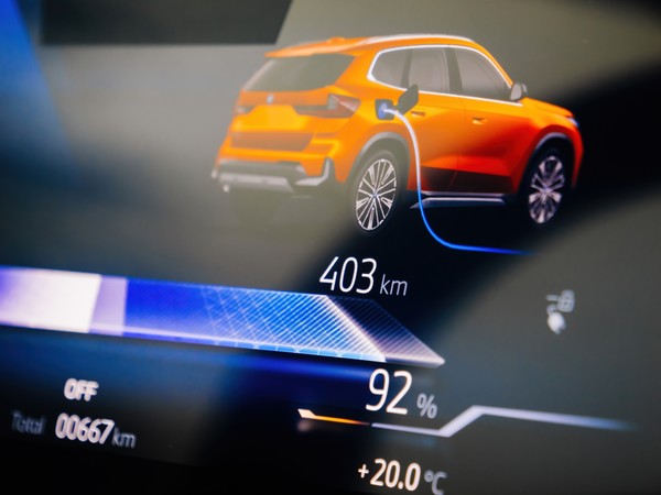 “SDV 시장 공략”…삼성·LGD, ‘차량용 OLED’ 선점 속도전