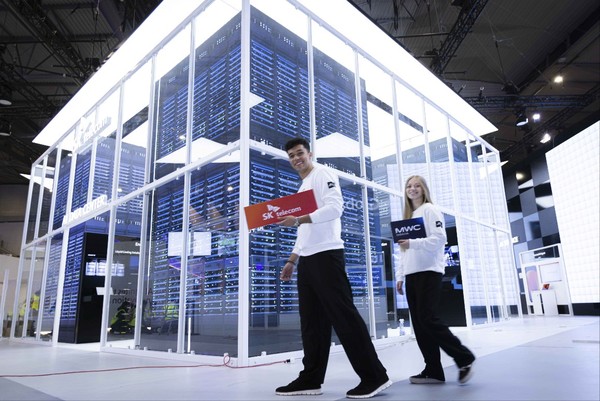 [MWC 25] SKT, AI 피라미드 2.0으로 '전략자산' 소버린 AI 수출한다